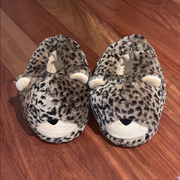 Forever 21 | Shoes | Forever 2 Cheetah Leopard Fluffy Animal Slipper ...